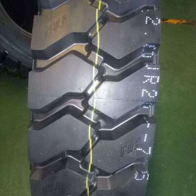 全钢丝轮胎 1200R20 900R20矿山轻卡货车轮胎工程机械厚车胎厂家