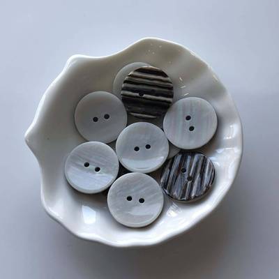 树现货脂纽扣圆形两规眼贝壳扣子亮光拉丝多格大ZTT衣时尚钮仿扣