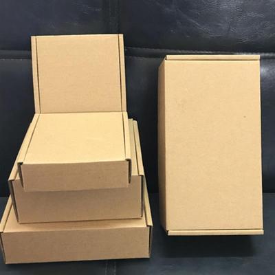 特VOK硬长机盒方形小飞盒定制快递手幅服装电商瓦楞纸包装纸盒小