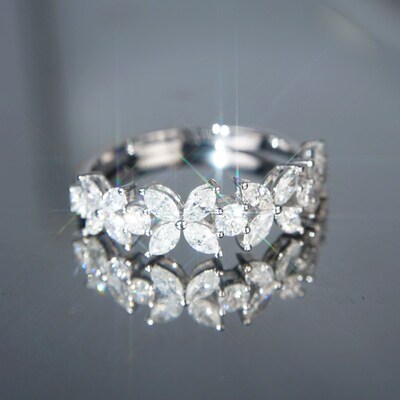 Huitan Romantic Flower Design Bridal Wedding Rings AAA White