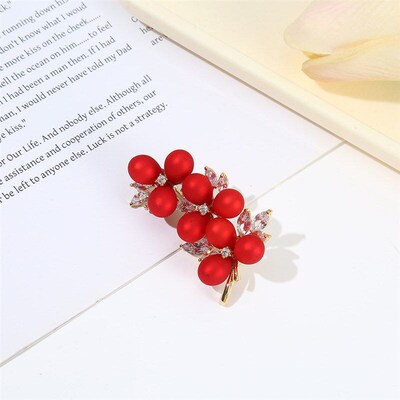 Red Rose Brooch Diamond Studded Elegant Corsage AntiSlip Pin