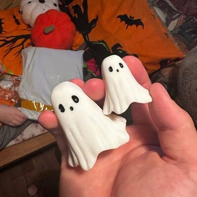 Middle Finger Cute Ghost Statue, Ghosts Small Scary Ghost Fi