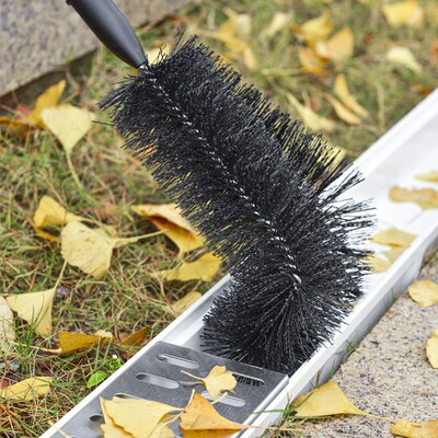 Household duster for cleaning and dusting the roof