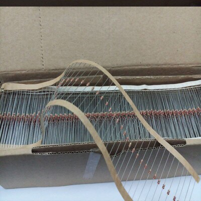 300pcs 30value 1-3.6Mohm 1/2W 5% Carbon Film Metal Resistors