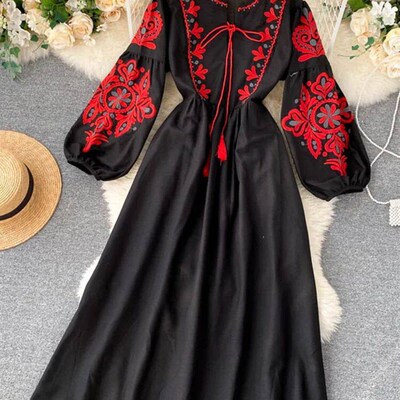 Women Autumn Dresses Bohemian Embroidered Flower O-Neck Lant