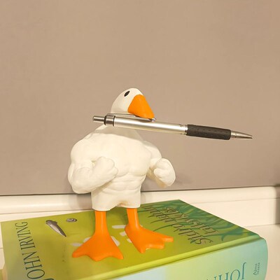 跨境新款Buff Duck Figurine大力士鸭子雕像磁吸钥匙扣树脂工艺品