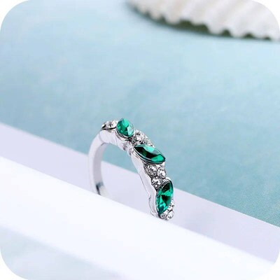 Retro Sense Ring Sweet Shiny Green Rhinestone Ring Index Fin