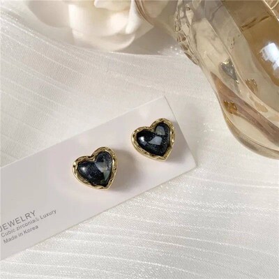rendy Vintage Heart Earring Women Classic Black White Stud E