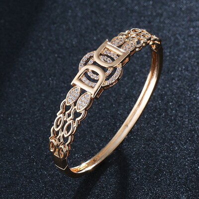 2023 Elegant Double D Lettering Round Cut Flower Lady High-E
