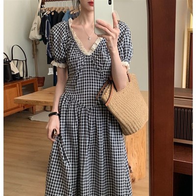法式黑白格子连身裙女夏季2024新款设计感V领气质收腰显瘦长裙子
