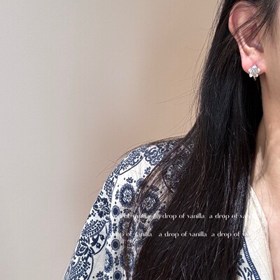 Vanilla / 韩系简约 银色花蕊耳扣 淡人百搭精致耳环
