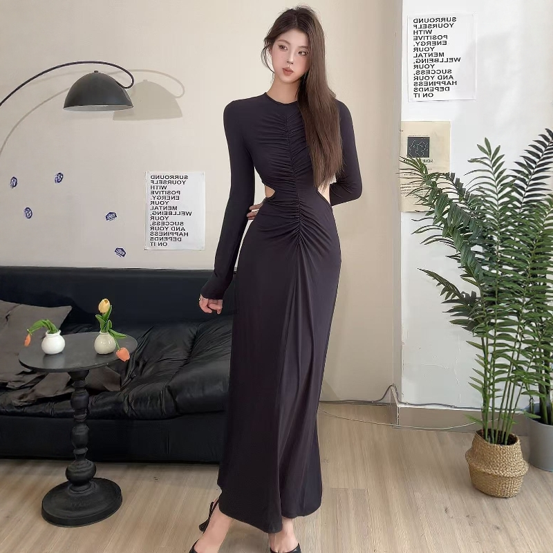 高级感辣妹褶皱镂空花朵休闲连衣裙女装秋季新款绝美气质包臀长裙