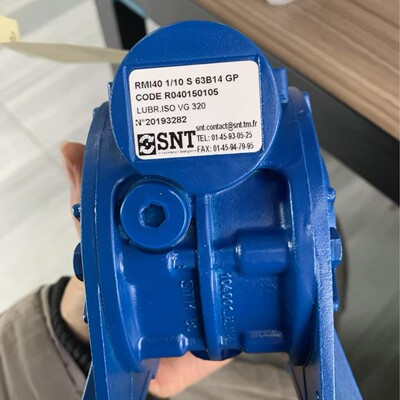 原装进口SNT减速机RMI40 1/10 S 63B14 RAL5010