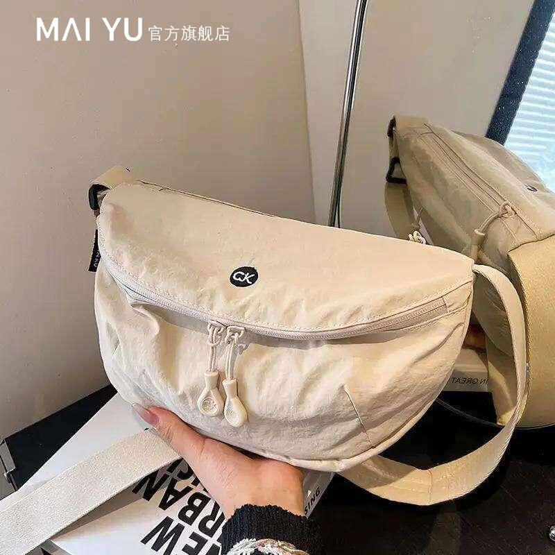 MY日系超轻防水斜挎包牛津布通用百搭单肩尼龙轻便实用马鞍胸包