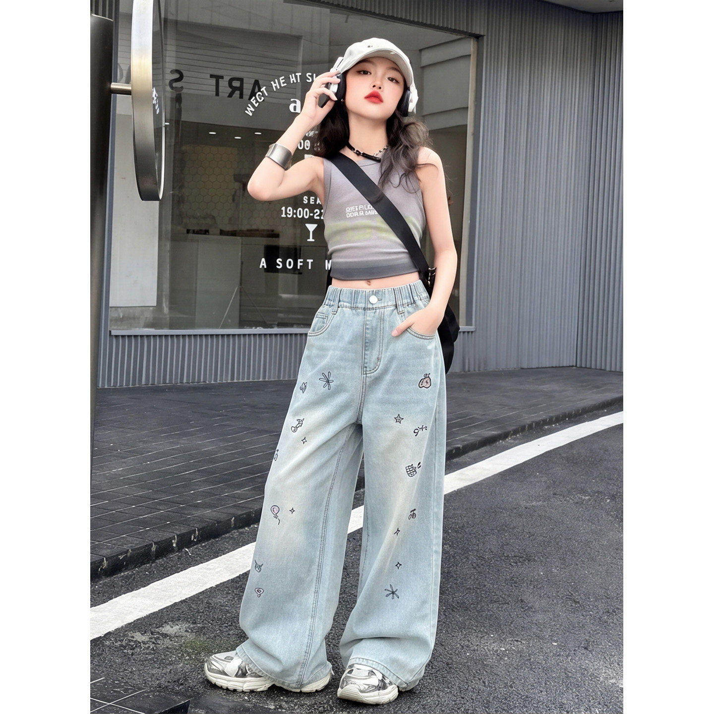 女童夏季阔腿牛仔裤卡通涂鸦烫钻宽松直筒裤中大童韩系薄款长裤