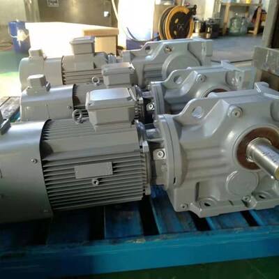 RF67DT80N4/380V减速机电机R107DV112M4/3.7KW硬齿面R87DT90L4