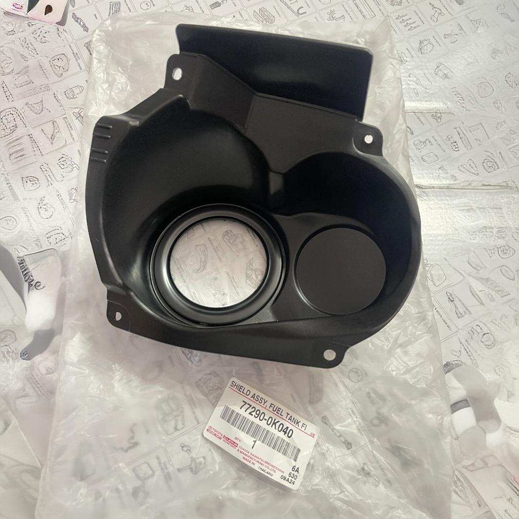 纯正部件77290-0K040油箱加油管罩燃油箱加油管罩总成HILUX REVO