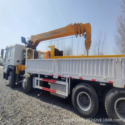 跨境供应重汽豪沃HOWO371 6X4 5吨随车吊工程卡车Truck crane