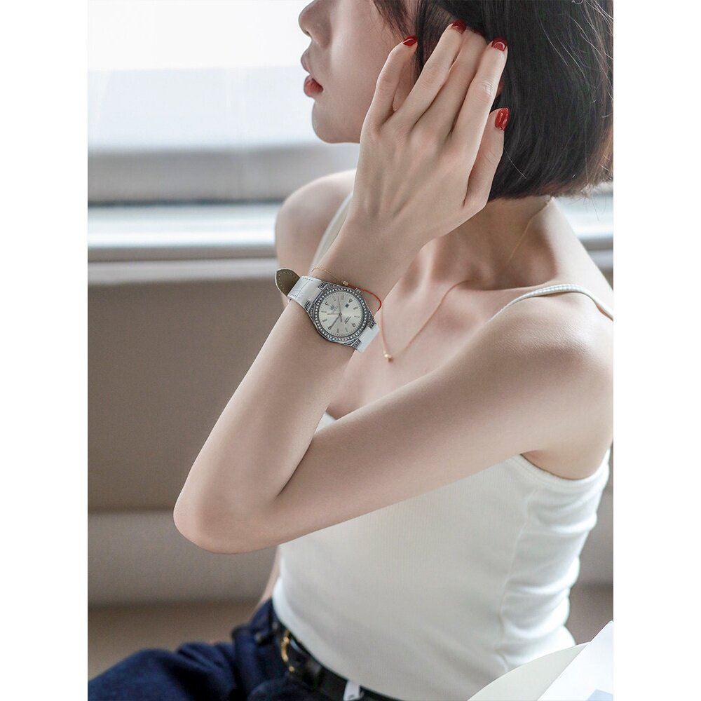 手表女款2026年新款正品小众轻奢防水女士高级感石英学生皮带腕表