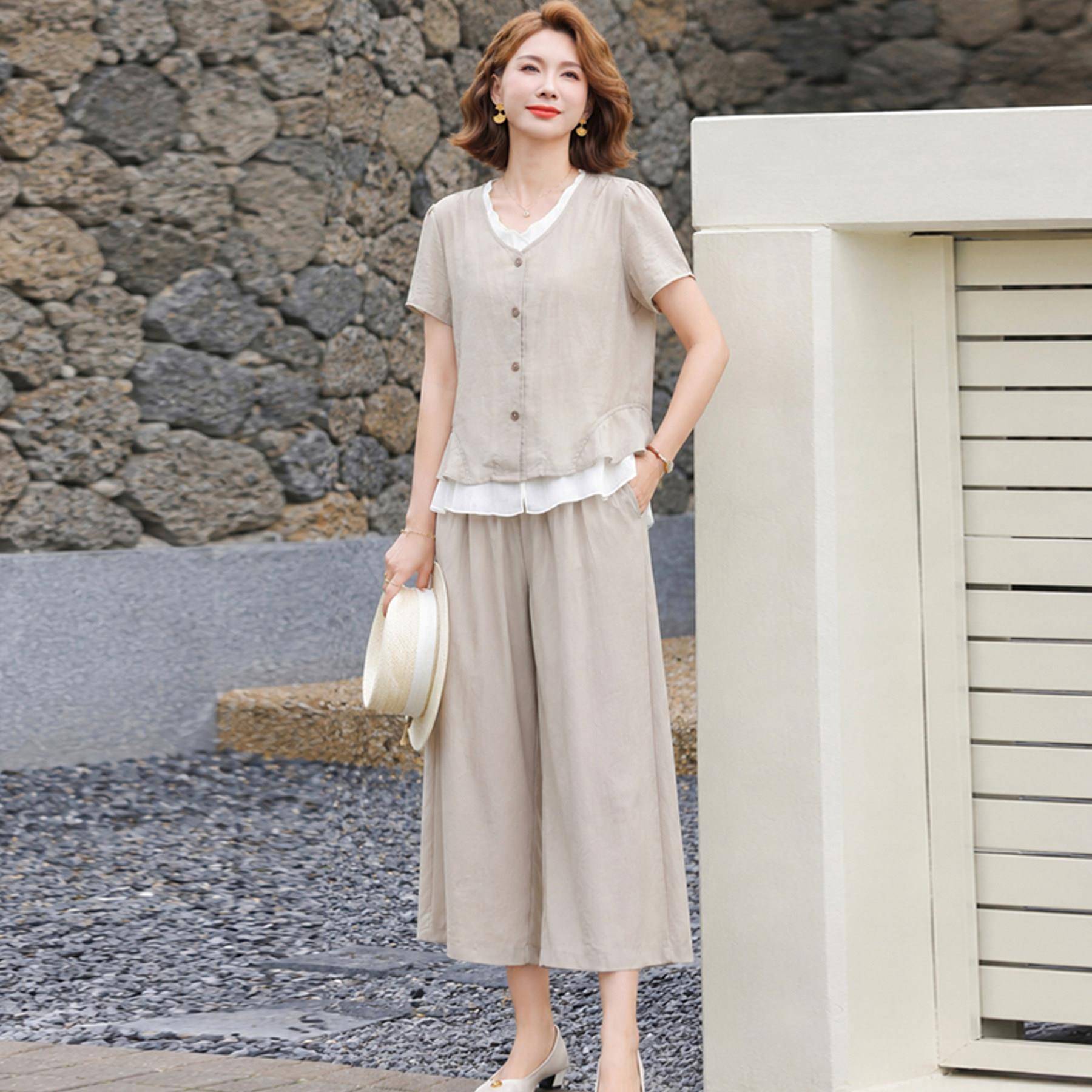 妈妈夏装套装短袖小衫2026新款中老年女装夏季棉麻上衣服两件套