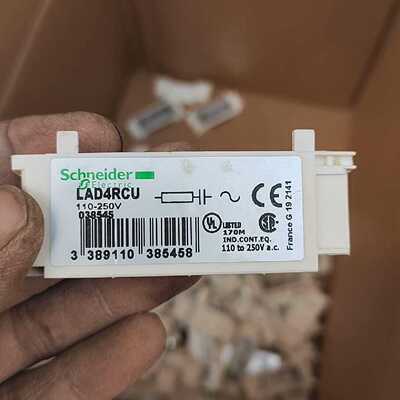 拆机施耐德接触器配件 LAD4RCU 浪涌抑制模块，成色如图议价