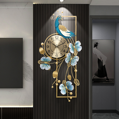 新中式孔雀装饰钟表客厅电视背景墙格木栅挂钟创意轻奢高级感时钟