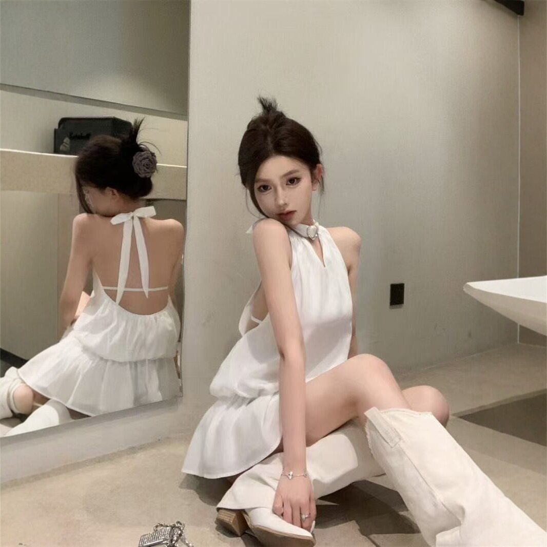 夏季新款白色露背挂脖连衣裙女纯欲风高腰短裙设计感辣妹裙