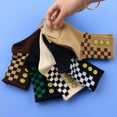 爱嘀嗒儿童袜子秋冬季厚款中长筒高腰男女筒咖色格子笑脸学生潮袜