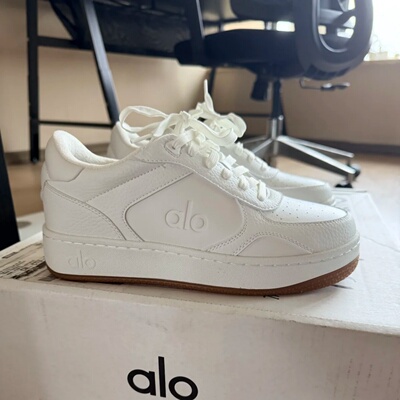 AloYoga皮革舒适低帮板鞋