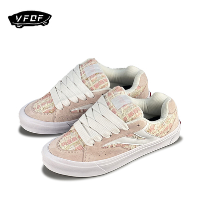 小香风粉色复古板鞋女