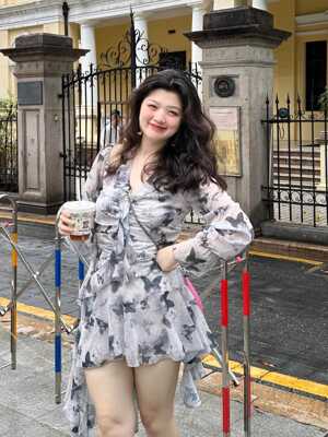 露肩不规则蝴蝶印花收腰连衣裙