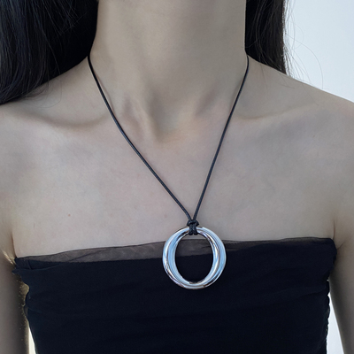 金属黑皮绳女圆形几何项链毛衣链
