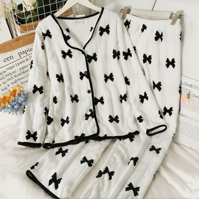 高颜值可爱开衫套装珊瑚绒保暖潮