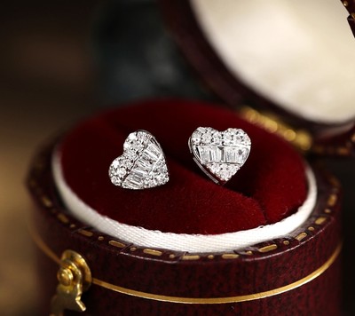 爱心耳钉，18k爱心钻石耳钉，钻石约0.26ct