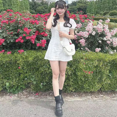 日单A字裙纯色方领连衣裙