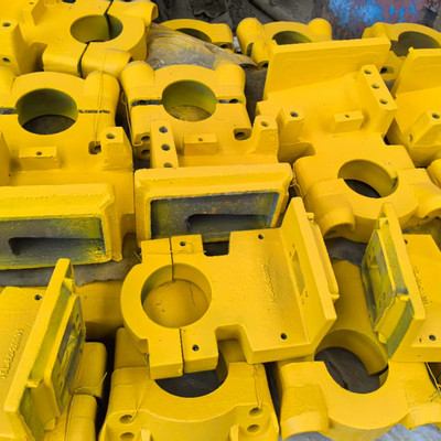 山推SD32推土机支座螺盖