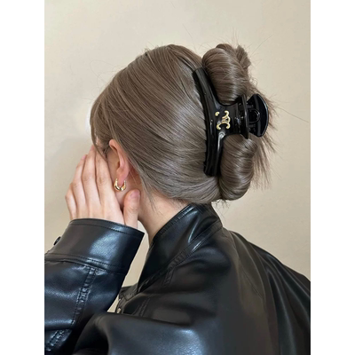 Busan经典百搭时尚轻奢字母黑色大号抓夹气质后脑勺鲨鱼夹发夹女