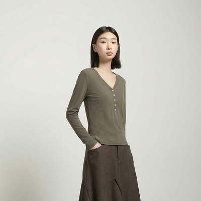 Miss couleur天丝羊毛混纺V领半开扣长袖针织打底衫MC26SS032