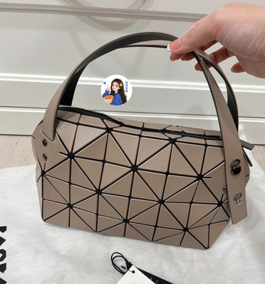 4.19保卡 日本三宅一生女包 ISSEY MIYAKE 小号波士顿 奶茶色米色