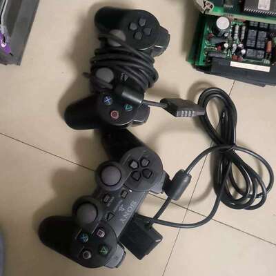 索尼PS2原装DualShock2手柄两个，型号SCPH-1--议价商品