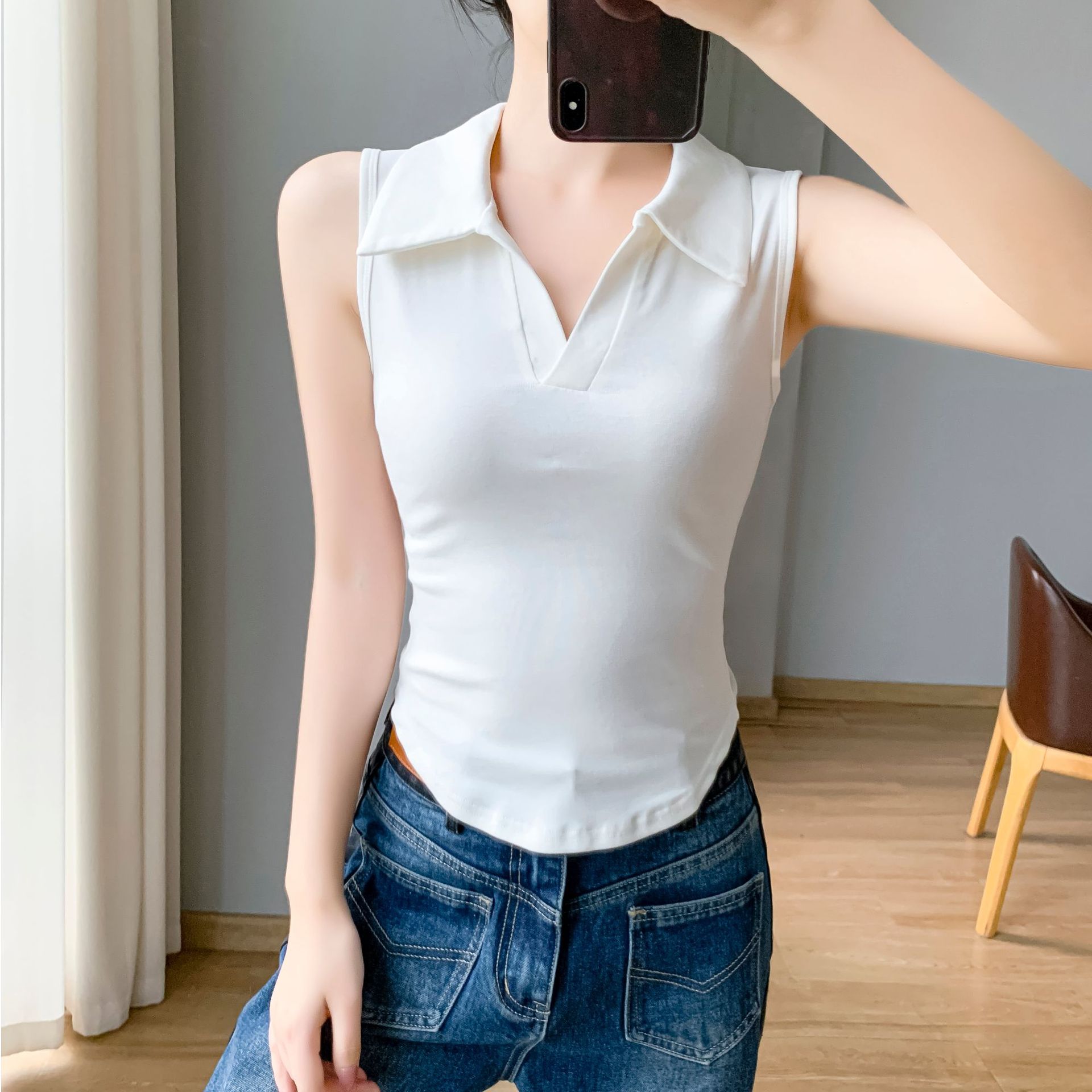 白色polo领修身背心女春夏季新款设计感内搭下摆弧形休闲打底上衣