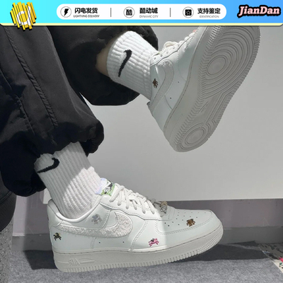 耐克女AF1'07低帮板鞋IQ1143