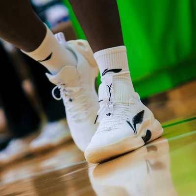 LiNing/李宁 驭帅尘风 巴特勒 白黑 碳核芯实战篮球鞋男ABAU033-3