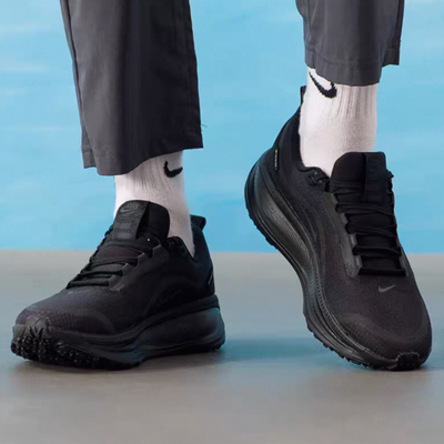 Nike/耐克Vomero 18 Gore-Tex 经典舒适跑步鞋男款黑色HQ7001-001