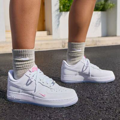 耐克AF1低帮粉白女款板鞋