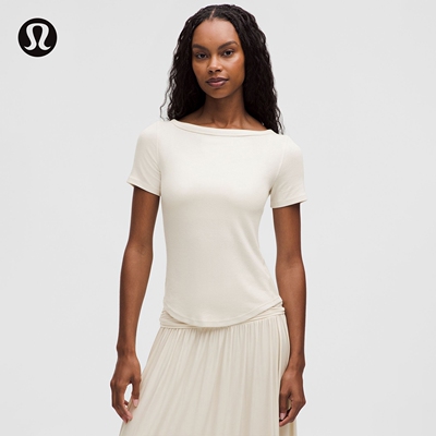 Hold Tight 女士紧身剪裁船型领口短袖 T 恤丨lululemon丨LW3IVVS