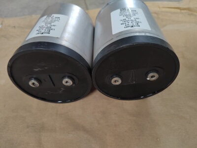 日本铃木薄膜无极电容900V 1300UF 体积：120* 140mm 一只68元