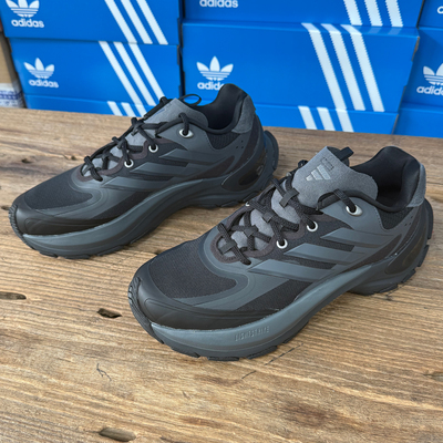 Adidas防滑耐磨透气休闲运动鞋