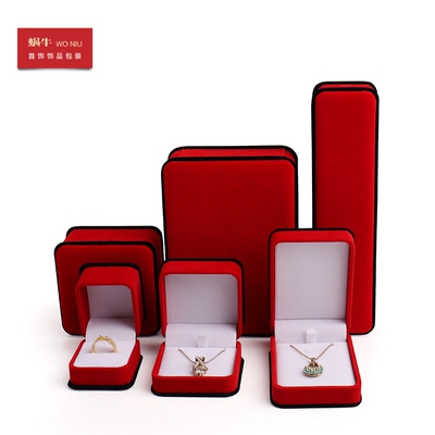 红绒黑边首饰盒戒指手镯项链