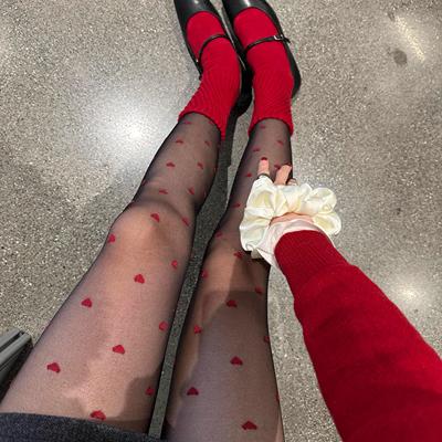 新年红叠穿太应景了！氛围感已经很浓了！chao级显白！又欲又辣！